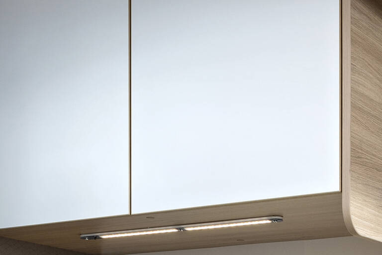 Challenger 270, low-profile with twin drop-down beds